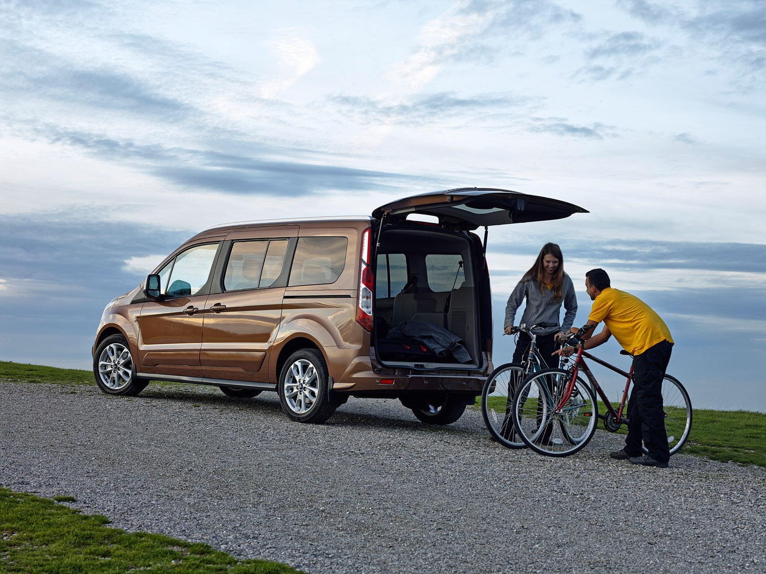 Ford Grand Tourneo Connect Review (2022) | Parkers